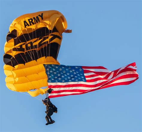 Wings Over Wausau To Feature U S Army Parachute Team Wausau Pilot