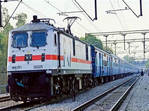 Diwali Chhath Special Irctc Special Trains Between Delhi Patna Anand