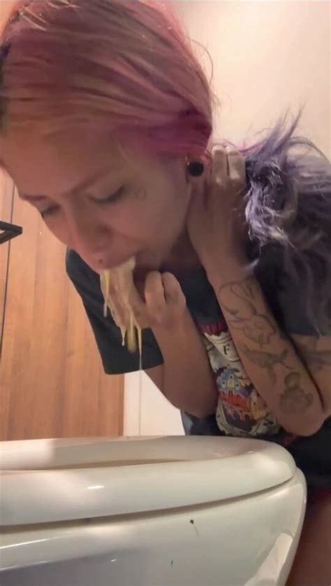 Pretty Girl Vomit In Toilet Thisvid Com