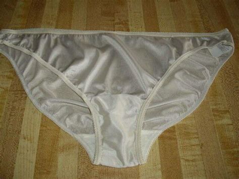 Vintage Lingerie Vanity Fair Bikini Panties Size 7 White Nylon