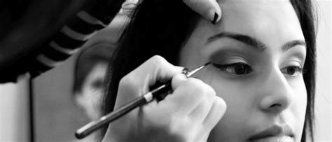 A Guide On How To Apply Liquid Eyeliner Truebelle