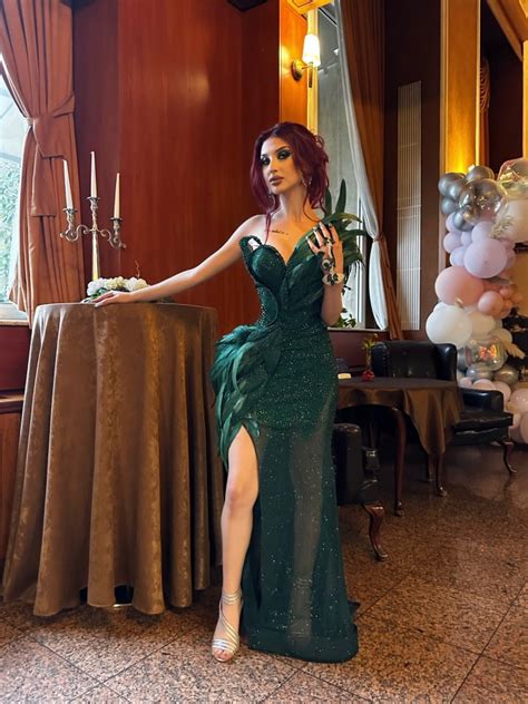 Designer Продължаваме с още момичета и още рокли Radichev Интересно е да наблюдаваме как