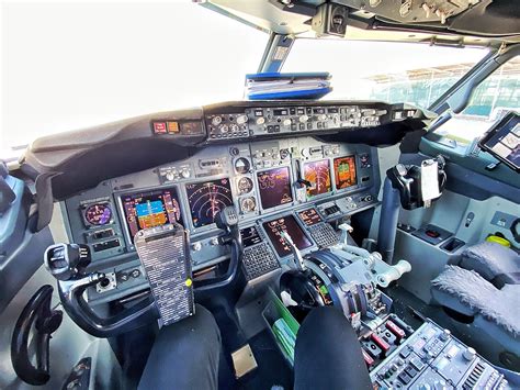 Boeing 797 Cockpit