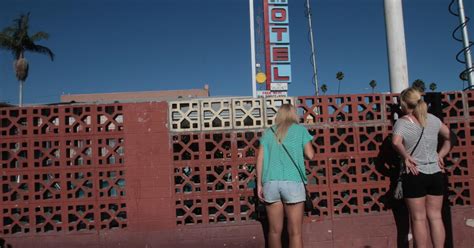 Mother Son And Daughter Pulled From Motel Pool Condition Grave Los