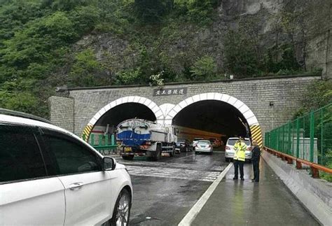 高速隧道內遇到前車速度太慢怎麼辦老司機總結出經驗 每日頭條