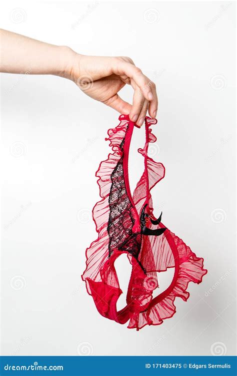 Mulher Segurando Calcinhas Vermelhas Em Fundo Branco Imagem De Stock