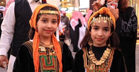 佛 내달부터 공립학교서 이슬람 의상 아바야 착용 금지