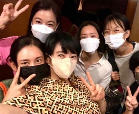 인`스타`그램 세상 김혜수 생일파티에 여배우 총출동…한지민·한효주 `사랑해요` Zum 뉴스