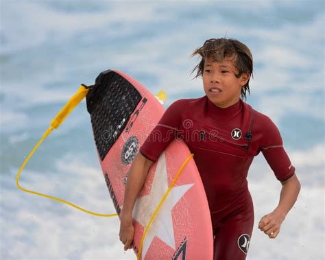 Surfing At Banzai Pipeline Editorial Stock Image Image Of Haleiwa