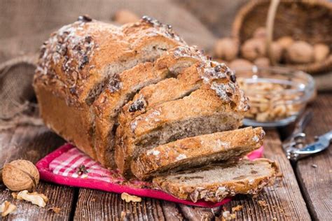 Premium Photo Walnut Bread