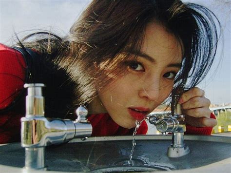 한소희에 있는 핀 연예인 얼굴 사진 할리우드