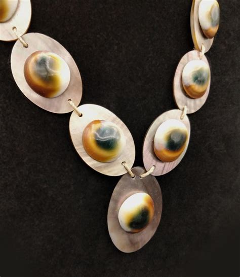 Vintage Operculum Cats Eye And Mother Of Pearl Rop Gem