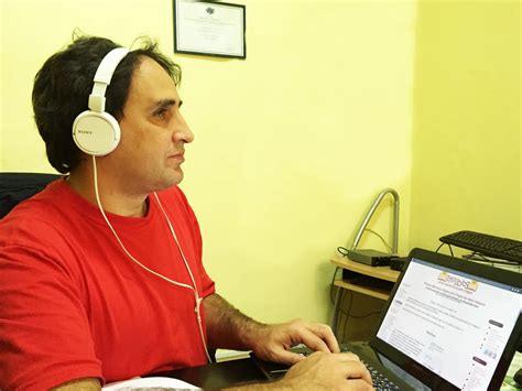 عندما كان طفلا فقد بصره وكفاحه غير وصول المكفوفين إلى كتب العالم Infobae