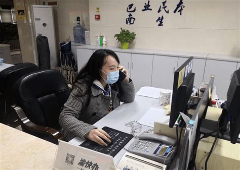 巴南：社保服务不断档 民生保障有力量群众待遇疫情