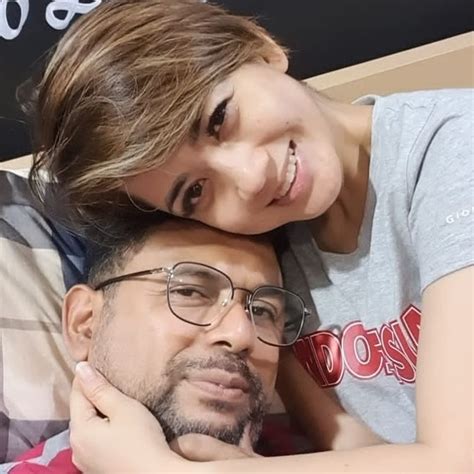 Mengenal Istri Mendiang Marthin Saba Prita Laura Yang Seorang