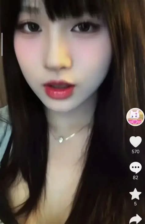 汪峰18岁女儿小苹果晒美照 颜值超高越来越像妈妈 搜狐大视野 搜狐新闻