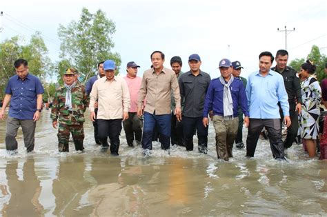 ឯកឧត្តម ងួន រតនៈ អភិបាលខេត្តកំពង់ធំ អញ្ជើញដឹកនាំក្រុមការងារចុះត្រួតពិនិត្យស្ថានភាពទឹកជំនន់