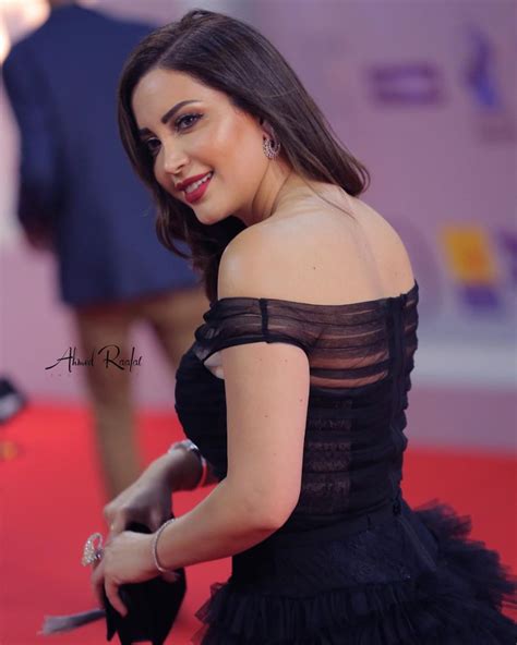 نسرين طافش عارية الاكتاف والظهر بفستان اسود 10 صور الفن والجمال