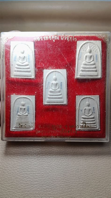 หลวงปู่เทสก์ เทสรังสี หลวงปู่เหรียญ วรลาโภ หลวงปู่บัวพา ปัญญาภาโส และทุกสาย พระสมเด็จหลวงพ่อ