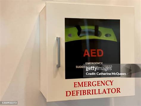 Defibrillator Images Photos And Premium High Res Pictures Getty Images