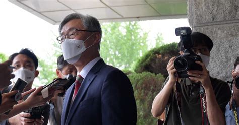 속보 文대통령 최재형 원장 바람직하지 않은 선례