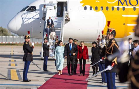 Ерөнхийлөгч У Хүрэлсүх Франц Улсын Ерөнхийлөгч Эммануэл Макронтой албан