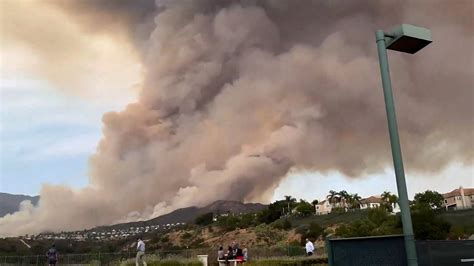 Orange County Airport Fire Rages On As 22000 Acres Burned Swns Youtube