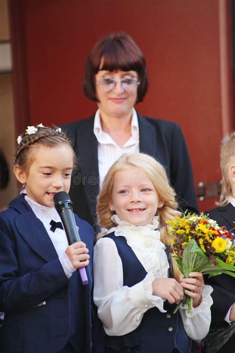 September Wissens Tag In Der Russischen Schule Tag Des Wissens Erster Tag Der Schule