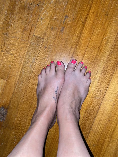 Play Footsie Fun With Feet