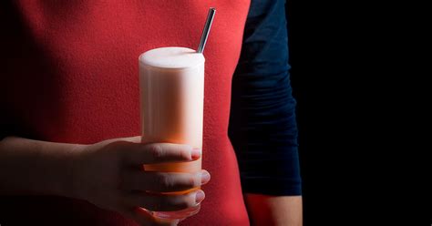 6 Fizz Cocktail Recipes Beyond The Ramos Gin Fizz Punch