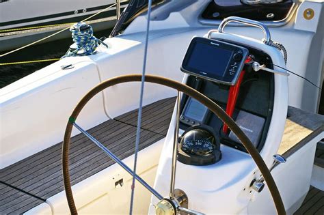 Whats The Difference Between A Chartplotter And Gps Improve Sailing