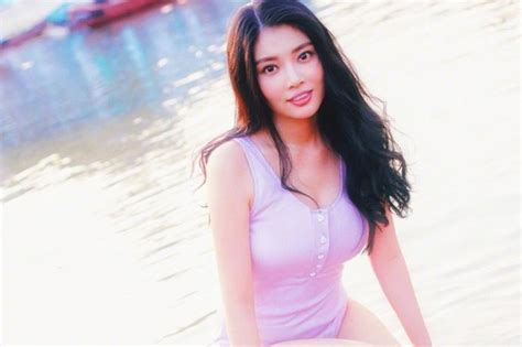 她是《追龙》里刘德华的玫瑰，也是甄子丹的阿花，保护甄子丹而死