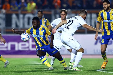 Σαρφό «Επιστρέψαμε εκεί που ανήκουμε Το πορτοκαλί Site Παρασκήνιο Σχόλια