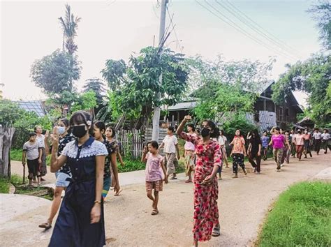 ရွှေနွယ်သွေး သပိတ် စစ်ကြောင်း အကြမ်းဖက် စစ်အာဏာရှင် ဆန့်ကျင်ရေး ချီတက် ဆန္ဒပြ Khit Thit Media