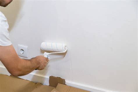 벽을 그리는 사람 벽에 페인트 개조 가로 이미지 공간을 닫고 복사합니다 Diy에 대한 스톡 사진 및 기타 이미지 Diy 개념 개선 Istock