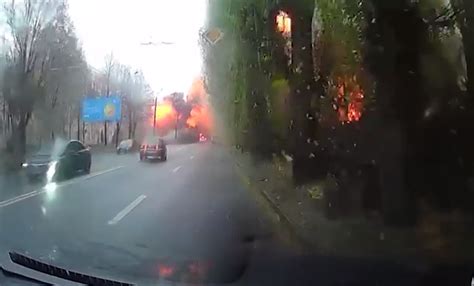 Ракетна атака РФ на Дніпро поранено 19 людей є влучання в промислове підприємство