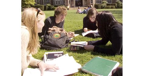 По възрастните вярват в образованието у нас по младите препоръчват чужбина