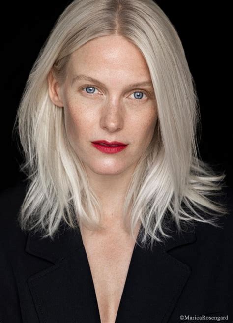 Hot Sexy Laura Birn Bikini Pics