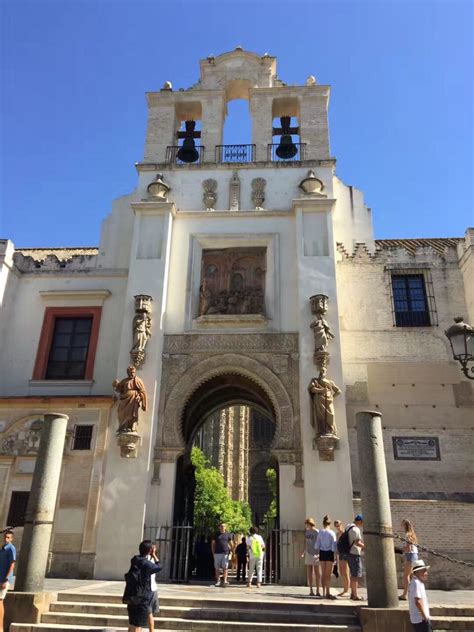 2025塞维利亚大学游玩攻略 所以这里的建筑看上去也非常 【去哪儿攻略】