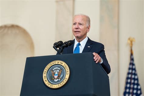 Байден заявил что пока не принял твёрдого решения выдвигаться на второй срок