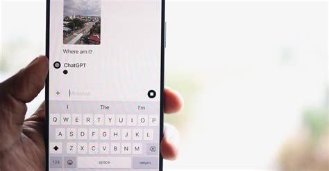 Ai 기기 기술 내가 어디 있니 대화 디지털 통신 디지털 화면 메시지 보내는 문자 메시지 미심쩍은 듯한 사람 사용자 경험 상호 작용하는 소통