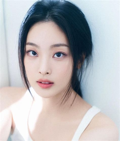 Ozge Adlı Kullanıcının Choi Hee Jin최희진 Panosundaki Pin