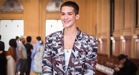 João Guilherme Estreia Com Dobradinha Na São Paulo Fashion Week E Celebra Muito Especial