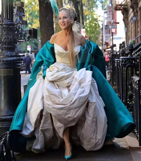 Carrie Aidan Go On A Romantic Afternoon Stroll In New And Just Like
