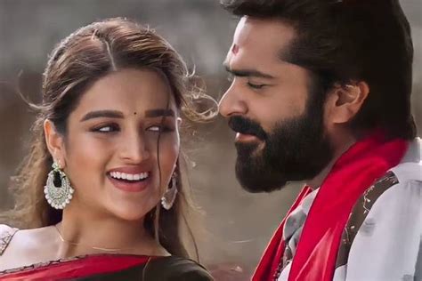 சோஃபா வில் உட்கார்ந்தபடி இப்படியொரு போஸ் சிம்பு பட நடிகை வெளியிட்ட