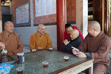 则悟会长一行看望慰问天界寺百岁老阿姑 新闻中心 厦门市佛教协会 厦门佛教在线 厦门佛教 佛教新闻 佛教慈善