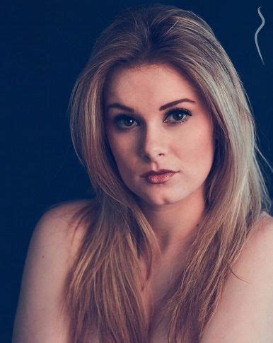 Book Model Natalie Juliet Model Management