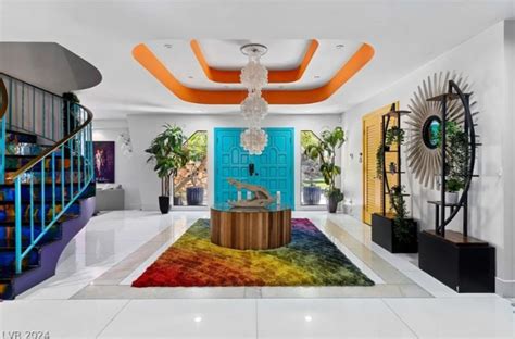 Las Vegas Architectural Masterpiece Is All About The Boobies And