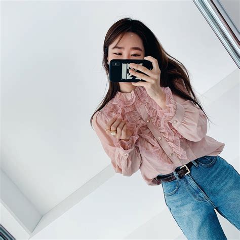 오픈케이지 Heaven Frill Bl 로맨틱한 무드가 돋보이는 블라우스로 고급 실크가 다량 함유되어 고급스러운