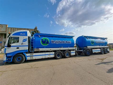 Першотравневська громада отримала автоцистерну від благодійників